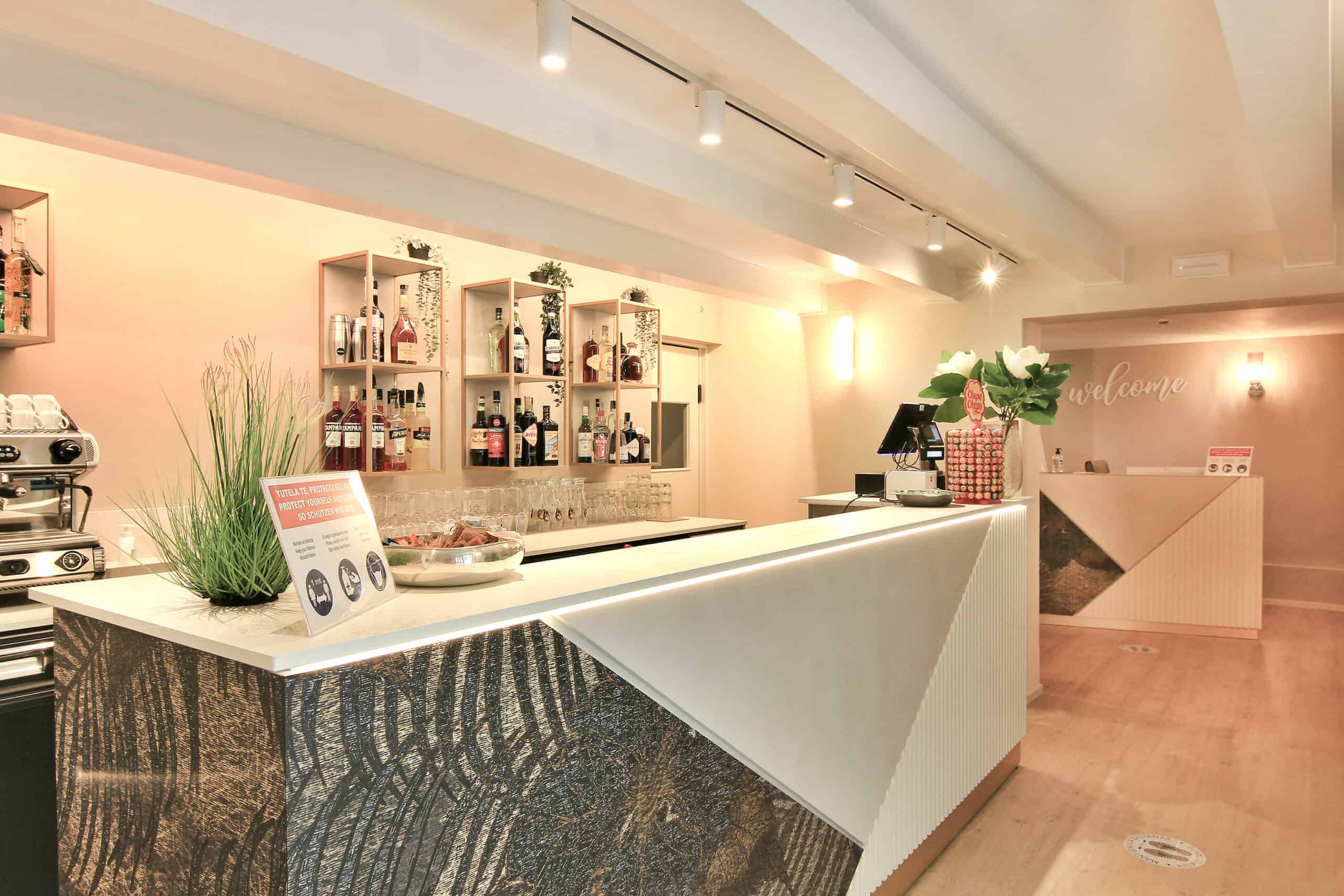 Hotel La Perla HI Contract